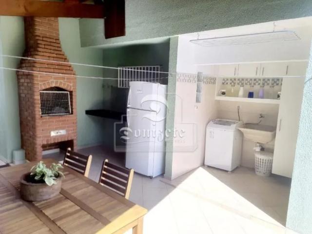 Casa a venda possui 180 metros quadrados com 3 quartos em Santa Maria Santo André SP