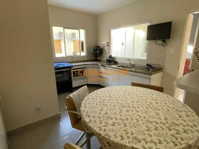 Casa à venda possui 2 quartos, com 200 m², Piscina, Vista Verde