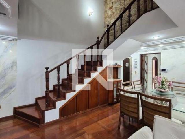 Casa à Venda Paulicéia, 3 Quartos, 242 m2