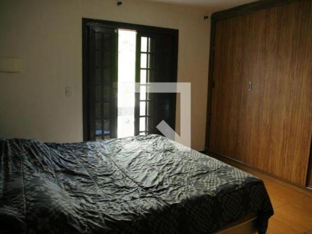 Casa à Venda Paulicéia, 3 Quartos, 242 m2