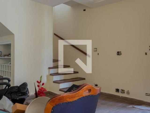 Casa à Venda Paulicéia, 6 Quartos, 300 m2