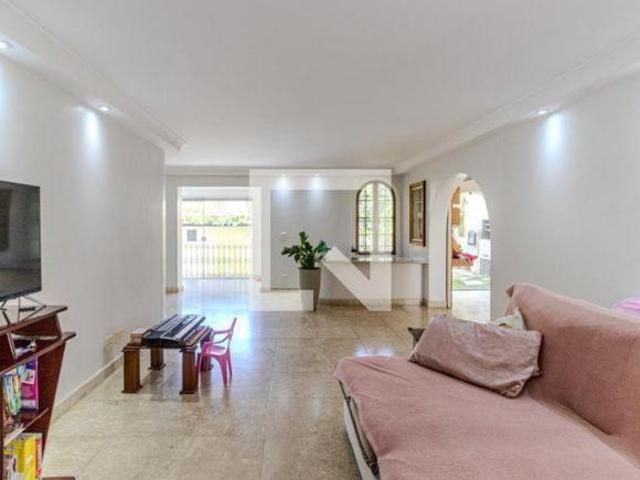 Casa à Venda Pacaembu, 3 Quartos, 300 m2