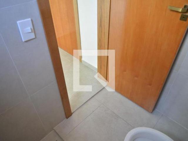Casa à Venda Parque Bandeirante, 2 Quartos, 130 m2