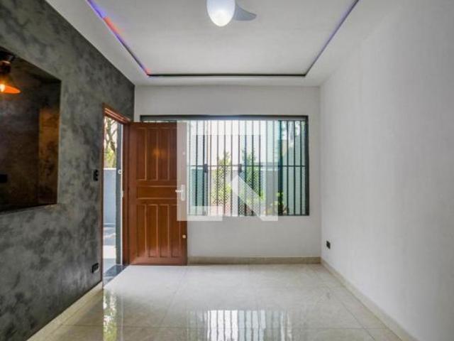 Casa à Venda Parque Bandeirante, 2 Quartos, 150 m2