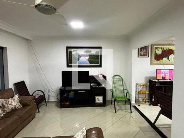 Casa à Venda Parque Bandeirante, 2 Quartos, 240 m2