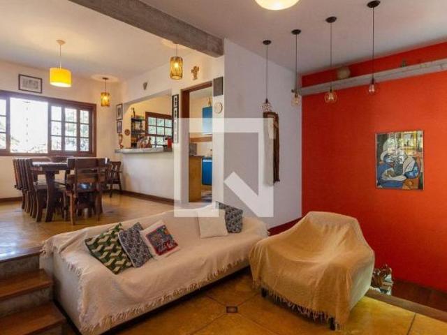 Casa à Venda Parque dos Príncipes, 4 Quartos, 420 m2