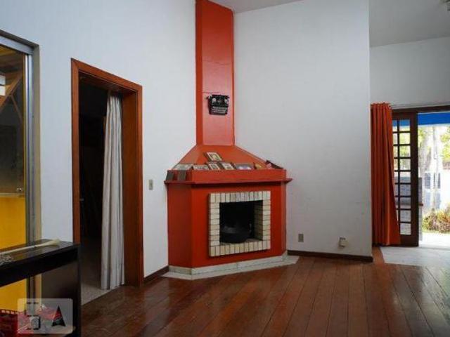 Casa à Venda Passo D&apos areia, 1 Quarto, 100 m² Porto Alegre