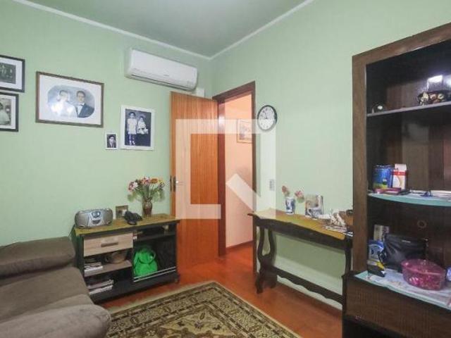 Casa à Venda Passo D&apos areia, 6 Quartos, 204 m² Porto Alegre