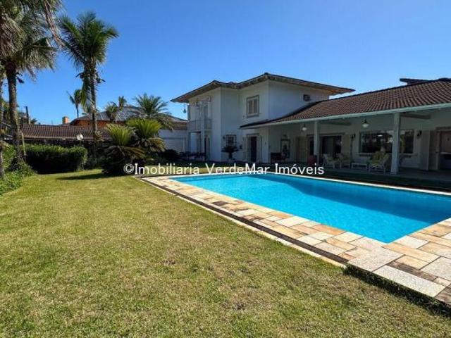 Casa à venda perto da praia da Enseada em Guarujá