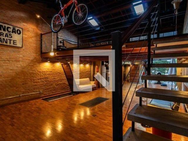 Casa à Venda Pinheiros, 1 Quarto, 145 m² São Paulo