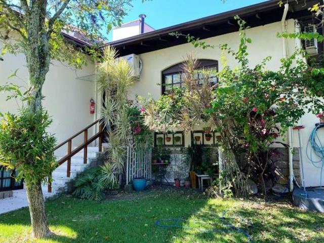 Casa à venda, piscina, boate, adega, jardim, galpão crioulo, condomínio Cantegril