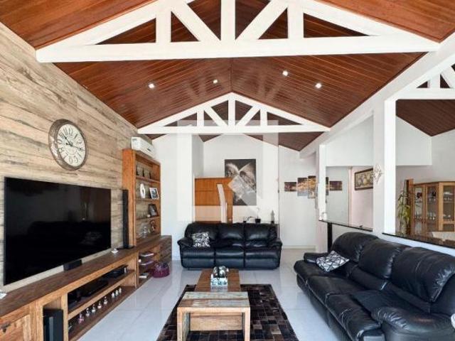 Casa à Venda Planalto, 3 Quartos, 400 m2
