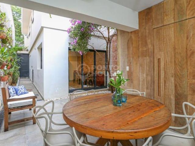 Casa à venda Planalto Paulista, 2 suítes, 2 vagas e espaço gourmet, impecável