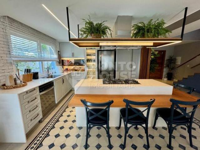 Casa à venda Planalto Paulista, 4 suítes, 3 vagas, conceito aberto, linda, 10x40