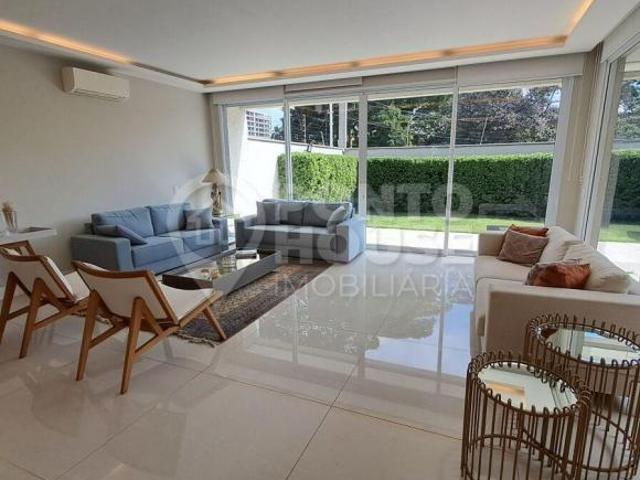 Casa à venda Planalto Paulista, 4 suítes, 4 vagas, próxima à Moema, permuta apto