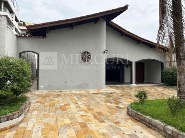 Casa à venda, Praia da Enseada, 3 Quartos, sendo 2 Suítes e Sacada Mercuri Imóveis imobiliária n