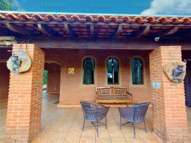 Casa à venda próxima ao Centro de Olímpia SP