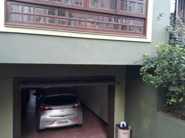 Casa a venda próximo à Protásio Alves