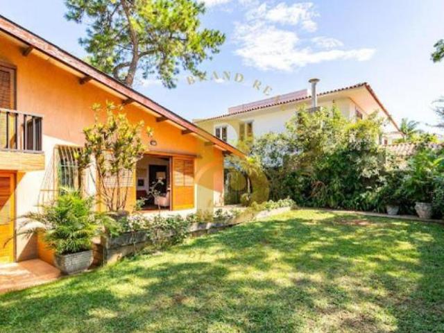 Casa á venda próximo ao Jockey clube, 3 quartos, um deles suíte, 4 vagas