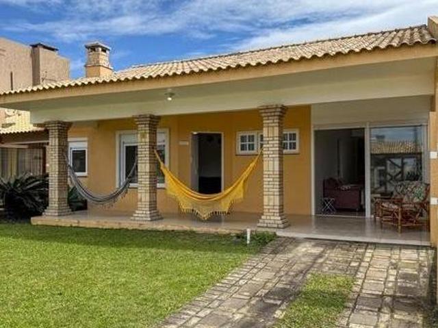 Casa à venda, próximo ao mar