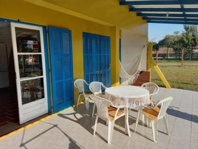 Casa à venda, próximo ao mar