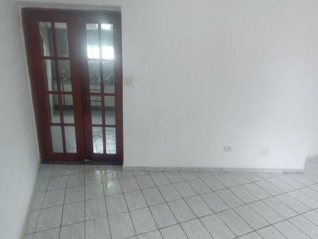 Casa a venda próximo ao Mercado Barbosa da Est. do Alvarenga