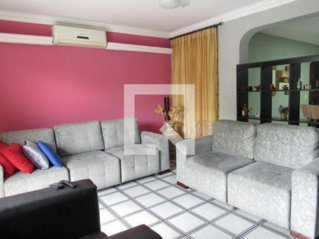 Casa à Venda Quitaúna, 4 Quartos, 245 m2