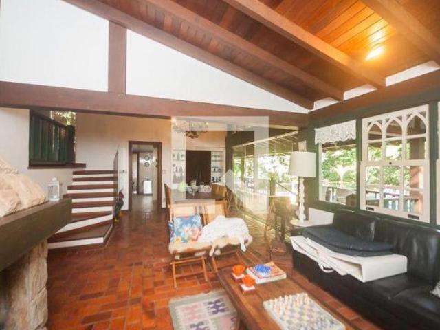 Casa à Venda Retiro do Chalé, 3 Quartos, 500 m² Brumadinho