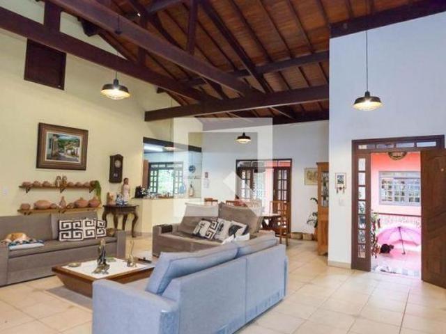 Casa à Venda Retiro do Chalé, 4 Quartos, 418 m² Brumadinho