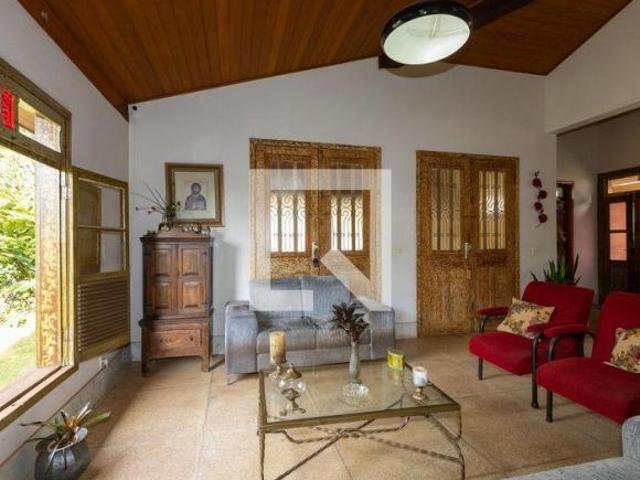Casa à Venda Retiro do Chalé, 4 Quartos, 500 m² Brumadinho