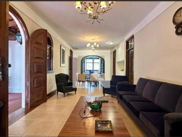 Casa à Venda Retiro do Chalé, 6 Quartos, 405 m² Brumadinho