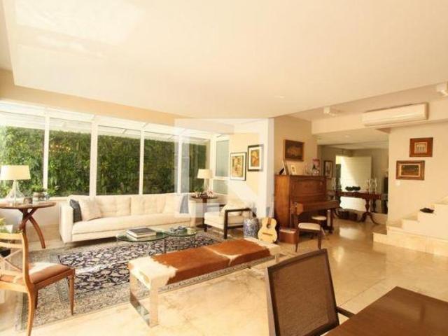 Casa à Venda Real Parque, 4 Quartos, 270 m² São Paulo