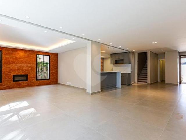 CASA À VENDA REFORMADA EM ALTO DE PINHEIROS COM 4 QUARTOS SUÍTES 4 VAGAS 385M2