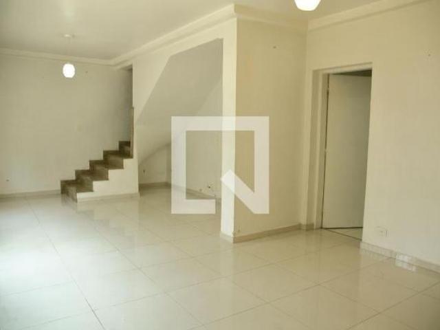 Casa à Venda Taboão, 4 Quartos, 250 m2