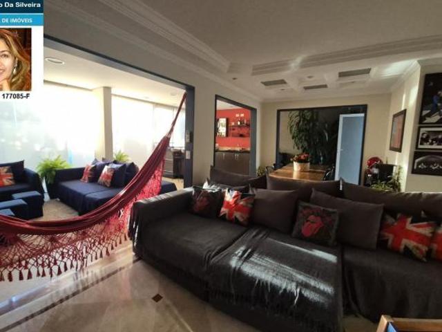 Casa a Venda Tamboré 4 Completa Maravilhosa! O melhor condomínio!
