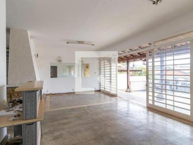 Casa à Venda Taquaral, 4 Quartos, 210 m2