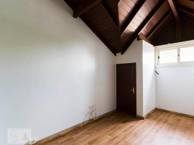 Casa à Venda Teresópolis, 3 Quartos, 140 m² Porto Alegre