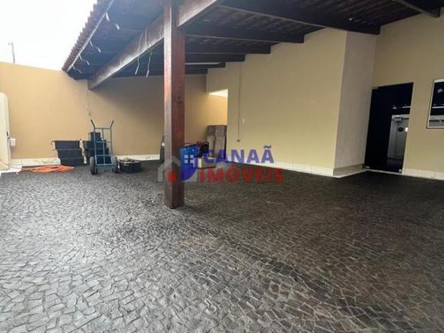Casa à venda terreno de 400 m², B. Nossa Senhora das Graças, Uberlândia