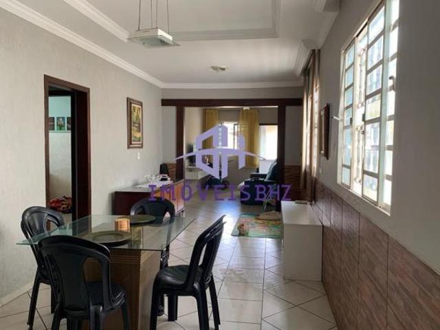 CASA A VENDA, TERRENO PLANO, TOTALMENTE MURADO, EXELENTE LOCALIZAÇÃO