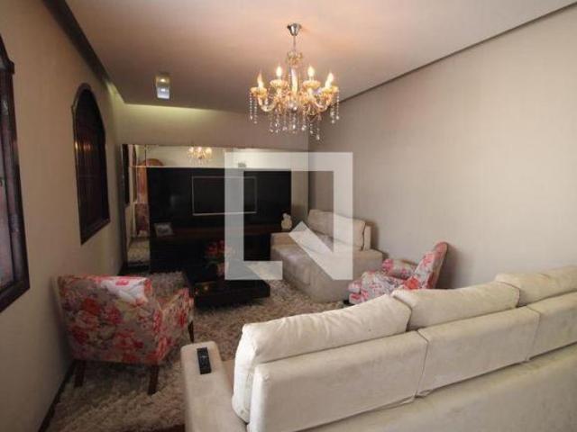 Casa à Venda Tirol, 3 Quartos, 420 m² Contagem