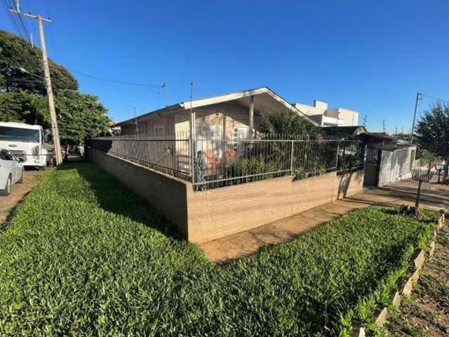 CASA A VENDA, TRÊS DORMITÓRIOS, DE ESQUINA, PRÓXIMO AO SIPRIANI, PASSO FUNDO RS