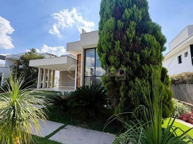 Casa á venda, três suítes, piscina aquecida e muito espaço externo no Condomínio Campo de Toscana em