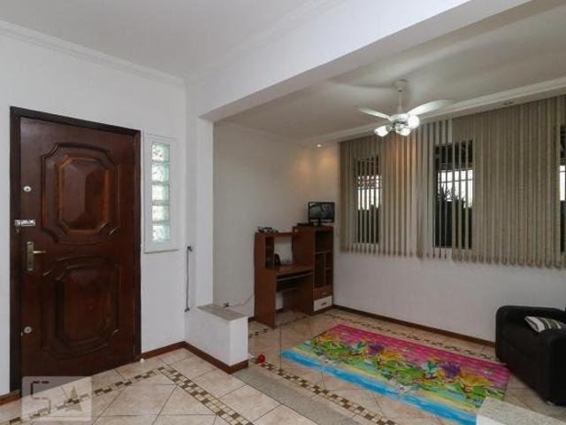 Casa à Venda Umuarama, 3 Quartos, 200 m2