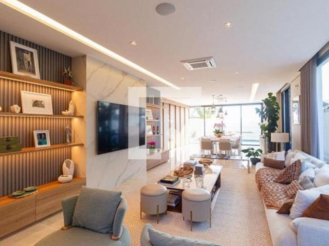 Casa à Venda Umuarama, 4 Quartos, 384 m2
