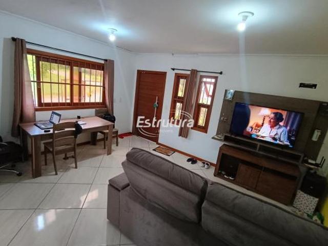 Casa à venda, uma oportunidade imperdível com 3 dormitórios, sendo 1 suíte