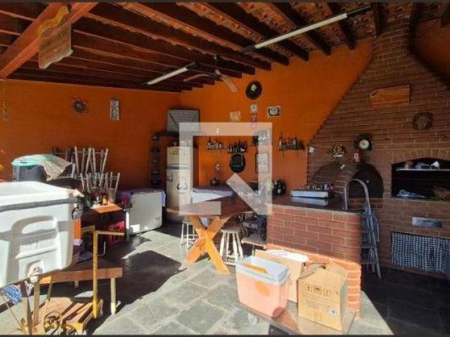 Casa à Venda Utinga, 3 Quartos, 240 m2