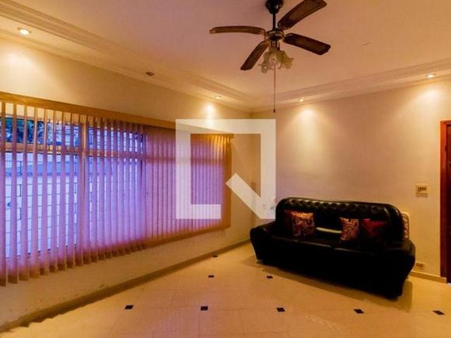 Casa à Venda Utinga, 3 Quartos, 300 m2
