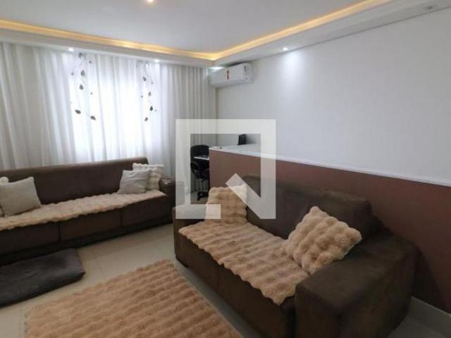 Casa à Venda Vila Yolanda, 4 Quartos, 225 m2