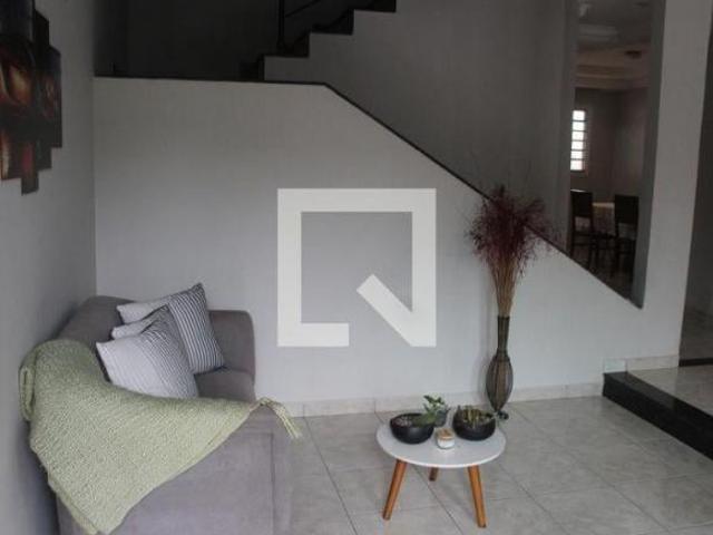 Casa à Venda Vila Alto da Glória, 4 Quartos, 240 m² Goiânia