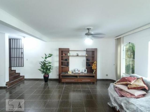 Casa à Venda Vila Carrão, 5 Quartos, 500 m² São Paulo